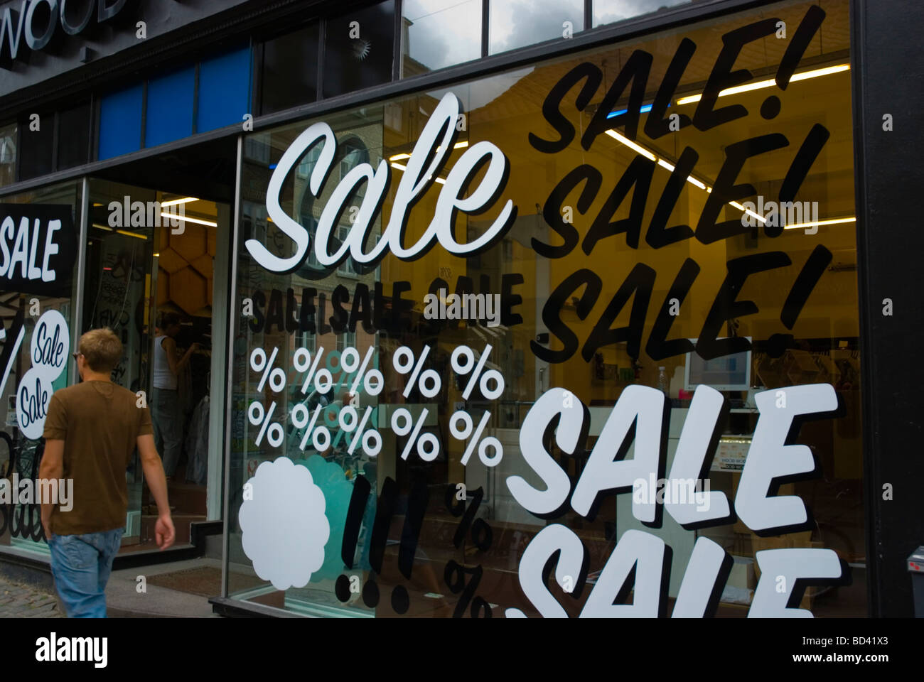 Sale signs in a shop window hi-res stock photography and images - Alamy