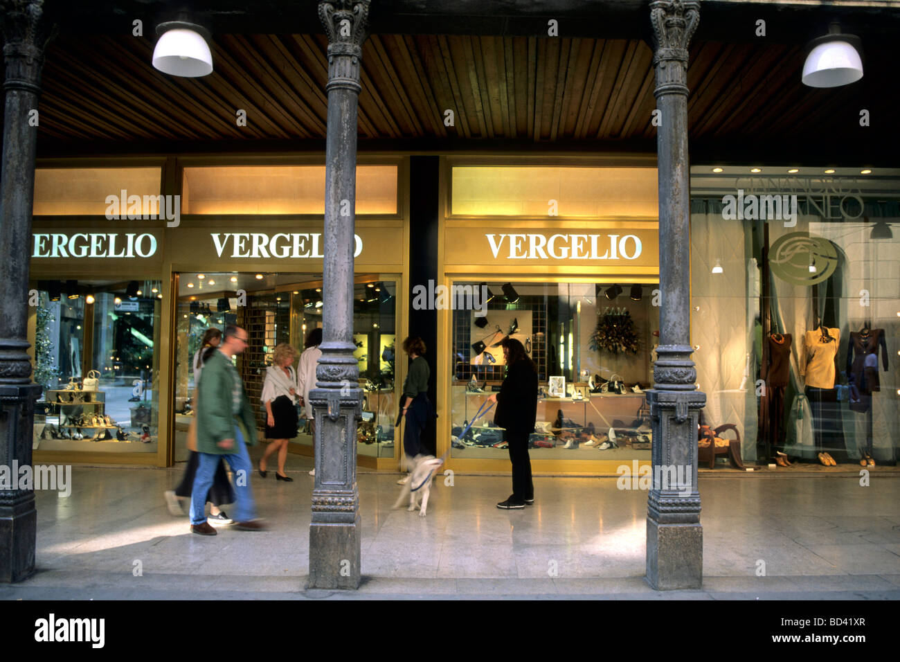 milan daily life Stock Photo - Alamy