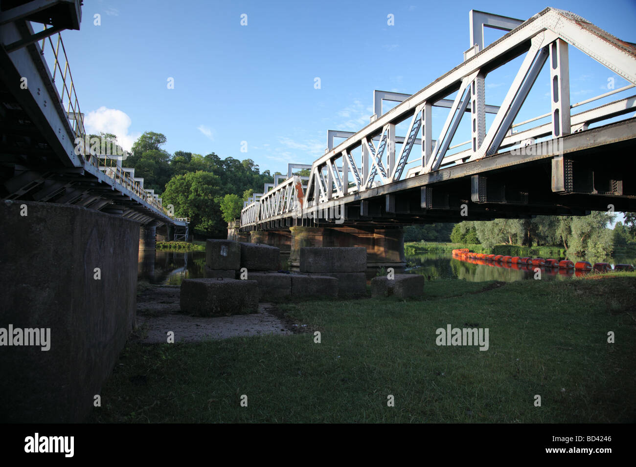 Train bridges hi-res stock photography and images - Alamy