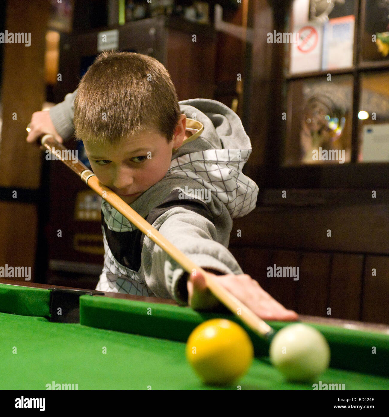 Children playing snooker game hi-res stock photography and images - Alamy