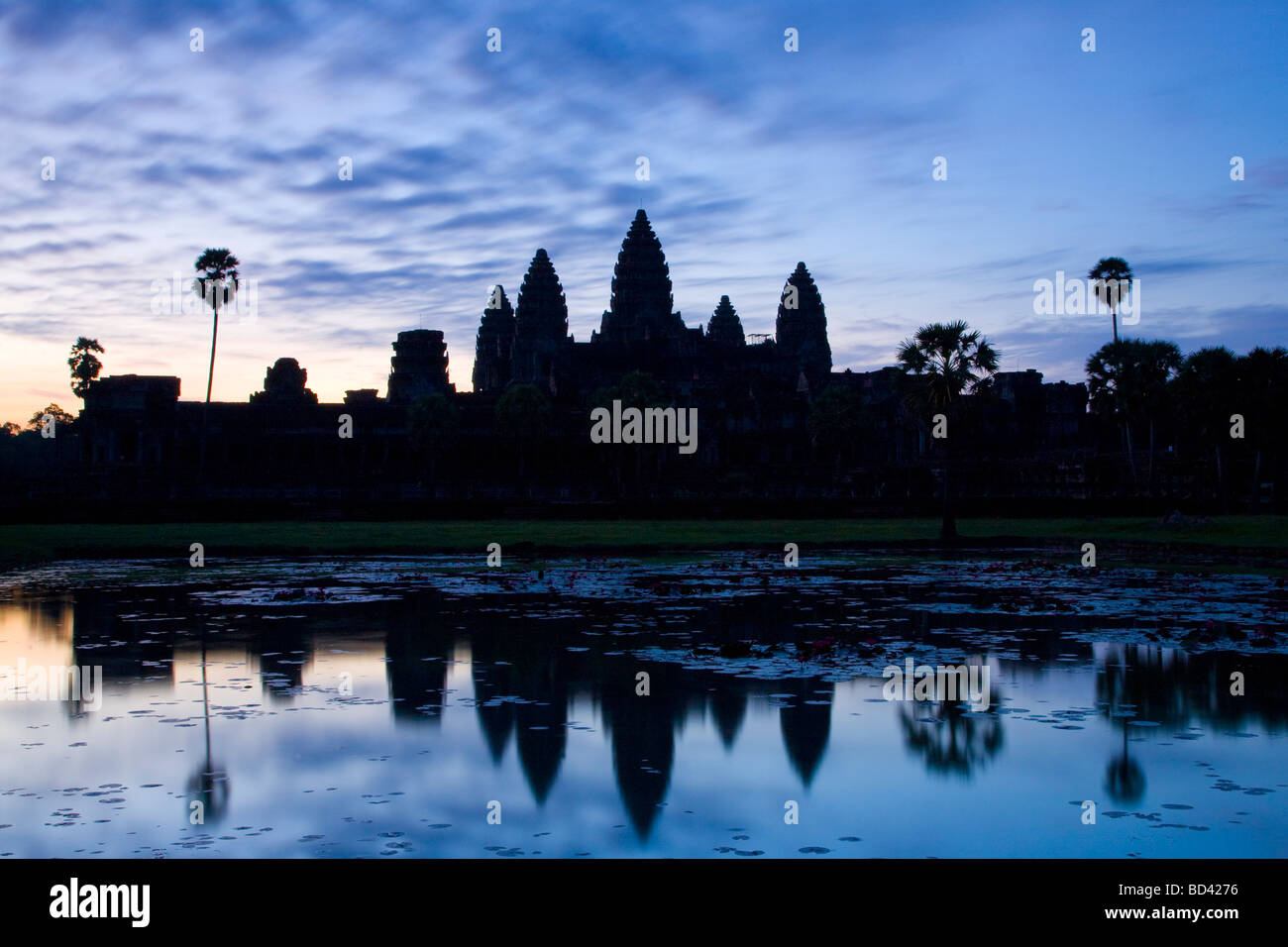 The sun rises behind Angkor Wat in Cambodia Stock Photo - Alamy
