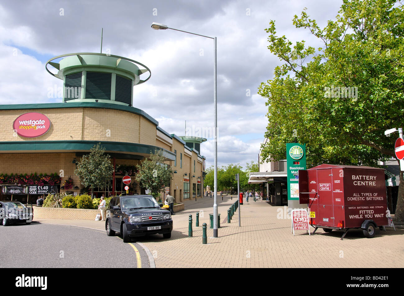 Basildon shopping centre essex hi-res stock photography and images - Alamy