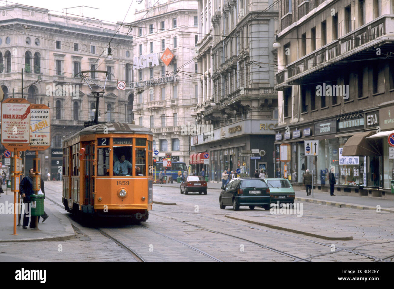 milan daily life Stock Photo - Alamy