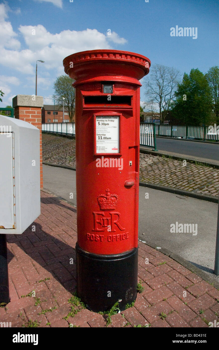 Royal mail post boxes hi-res stock photography and images - Alamy