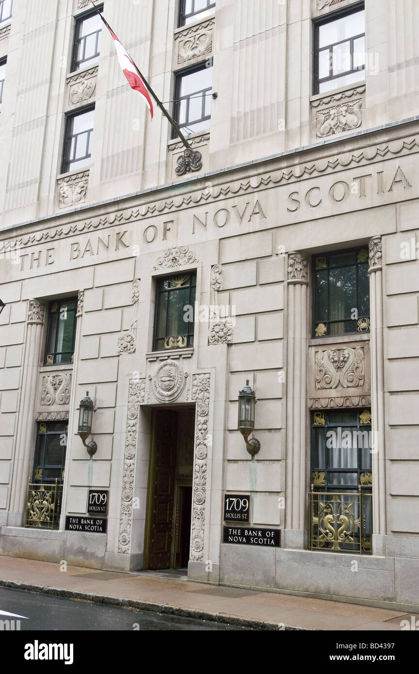 Bank building entrance hi-res stock photography and images - Alamy