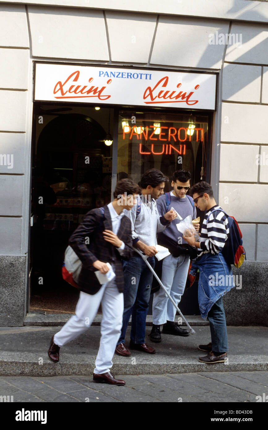 milan daily life Stock Photo - Alamy