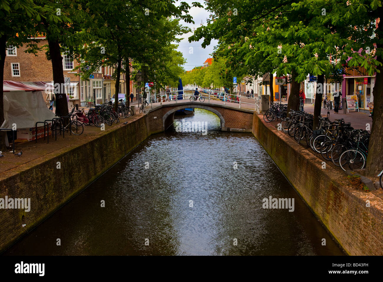 Delft canal scene hi-res stock photography and images - Alamy