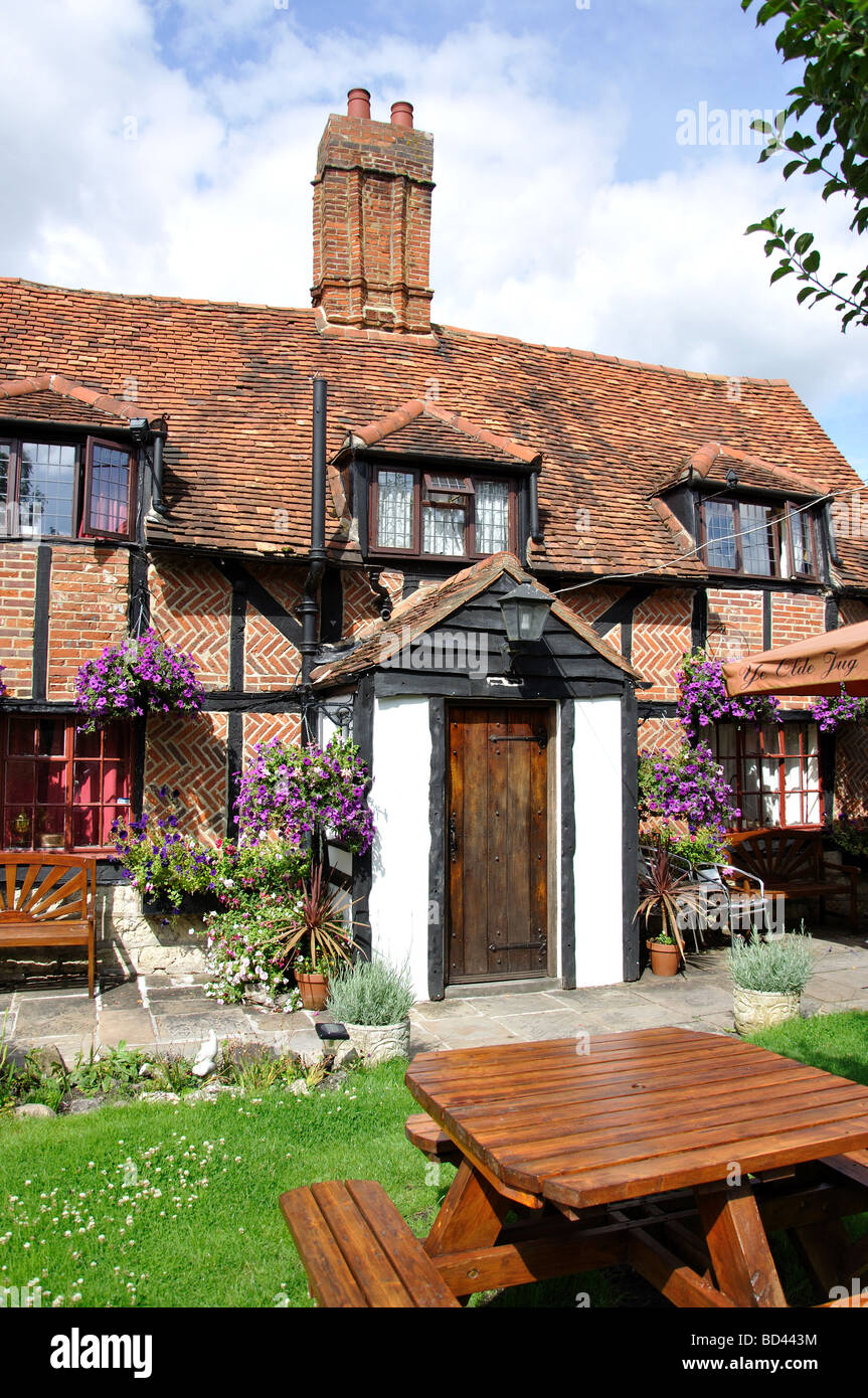 17th century Ye Olde Jug Pub, Lower Road, Hardwick, Buckinghamshire ...