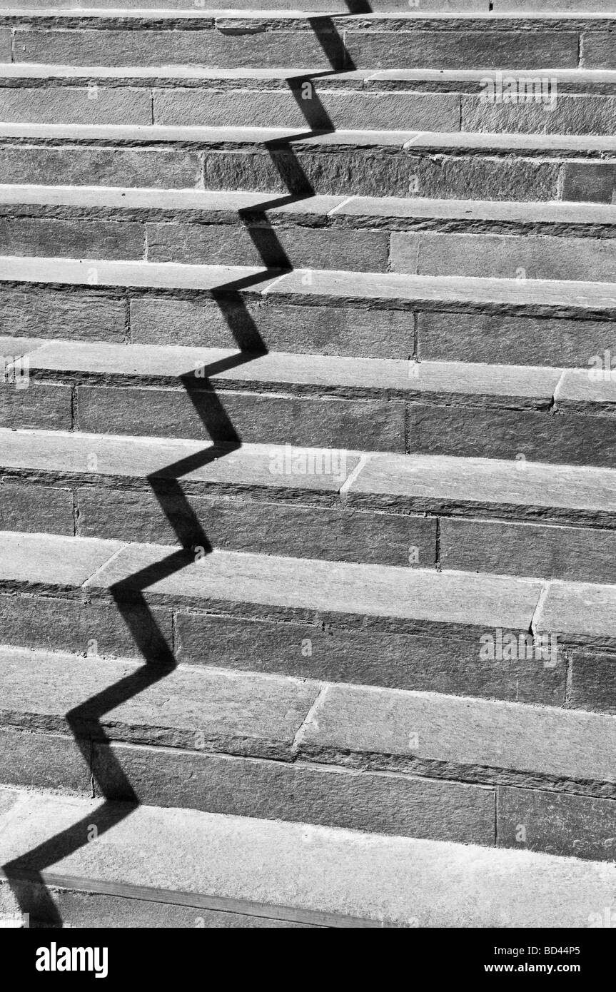 Vertical zigzag lines hi-res stock photography and images - Alamy