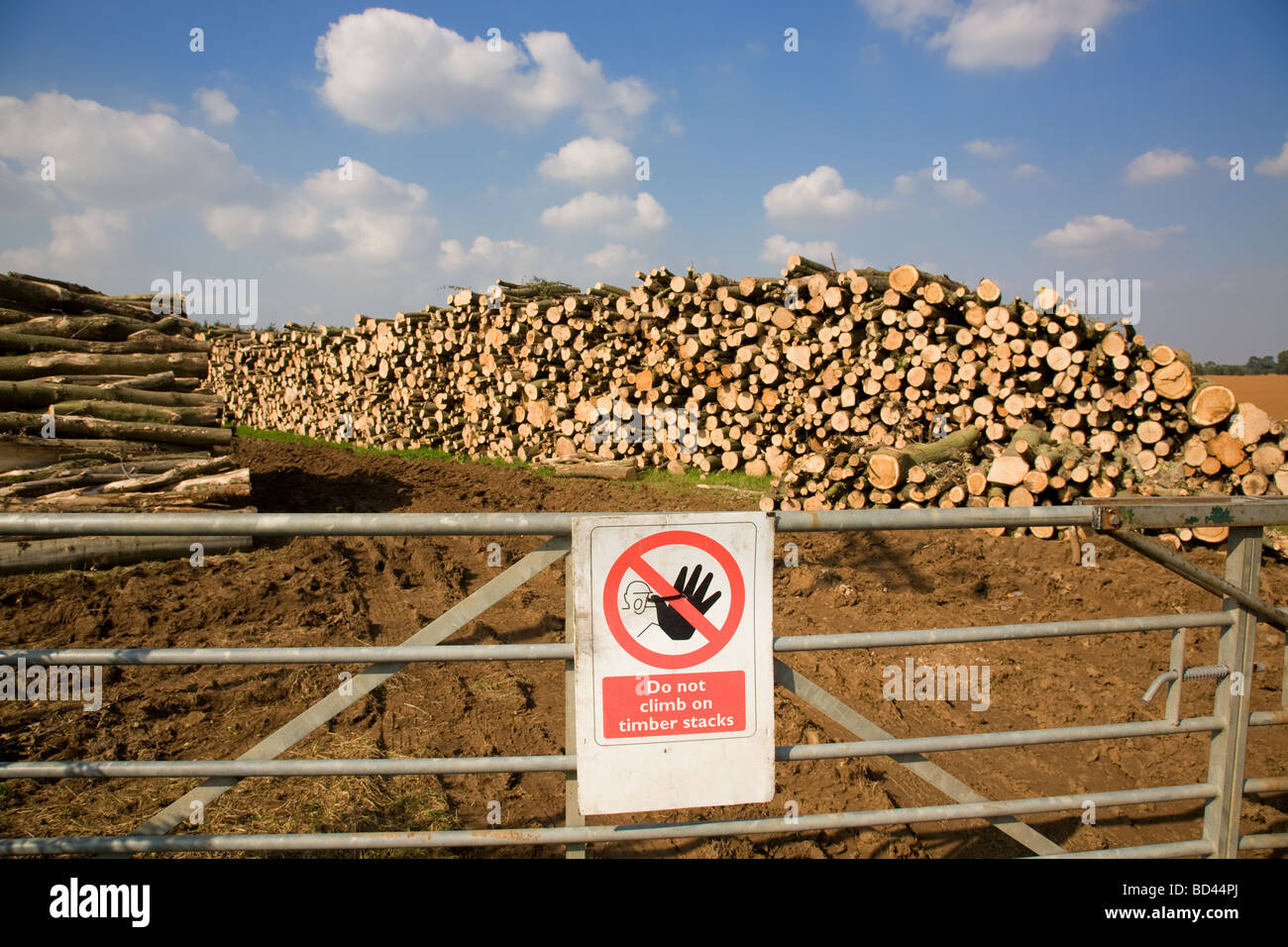Timber warning sign hi-res stock photography and images - Alamy