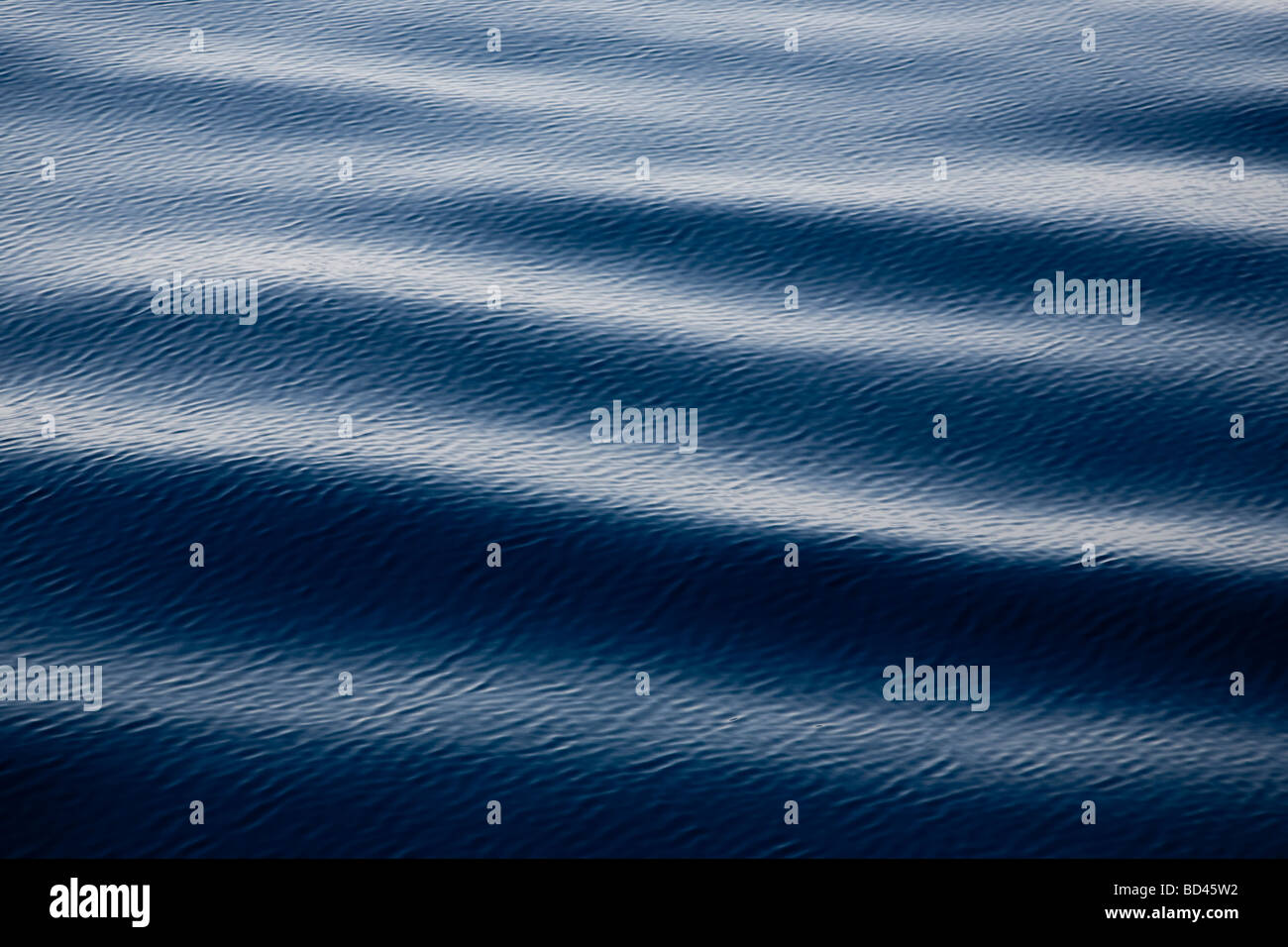 Water ripples hi-res stock photography and images - Alamy