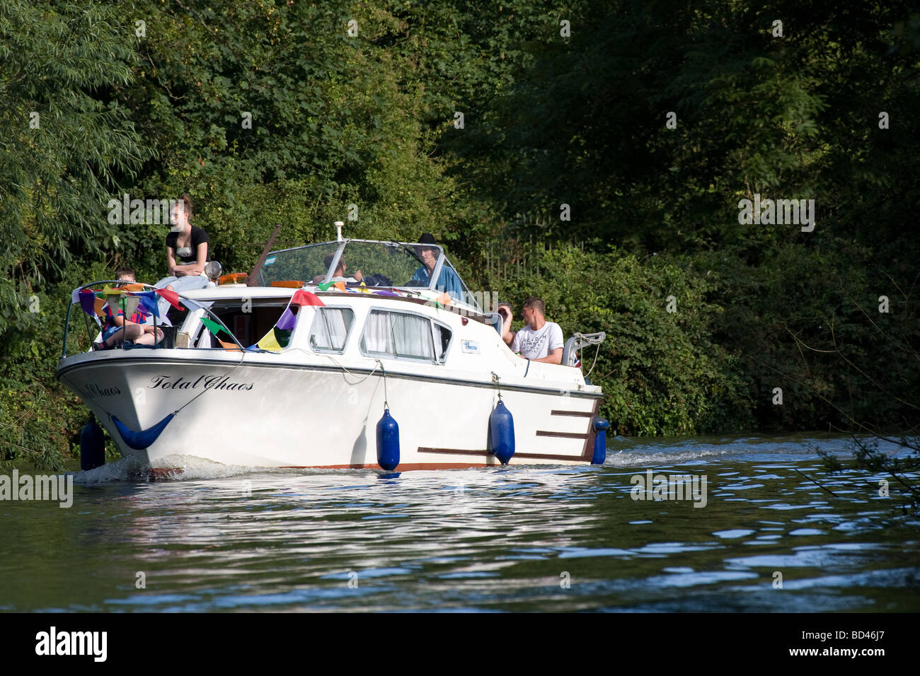 Boat ripples hi-res stock photography and images - Alamy