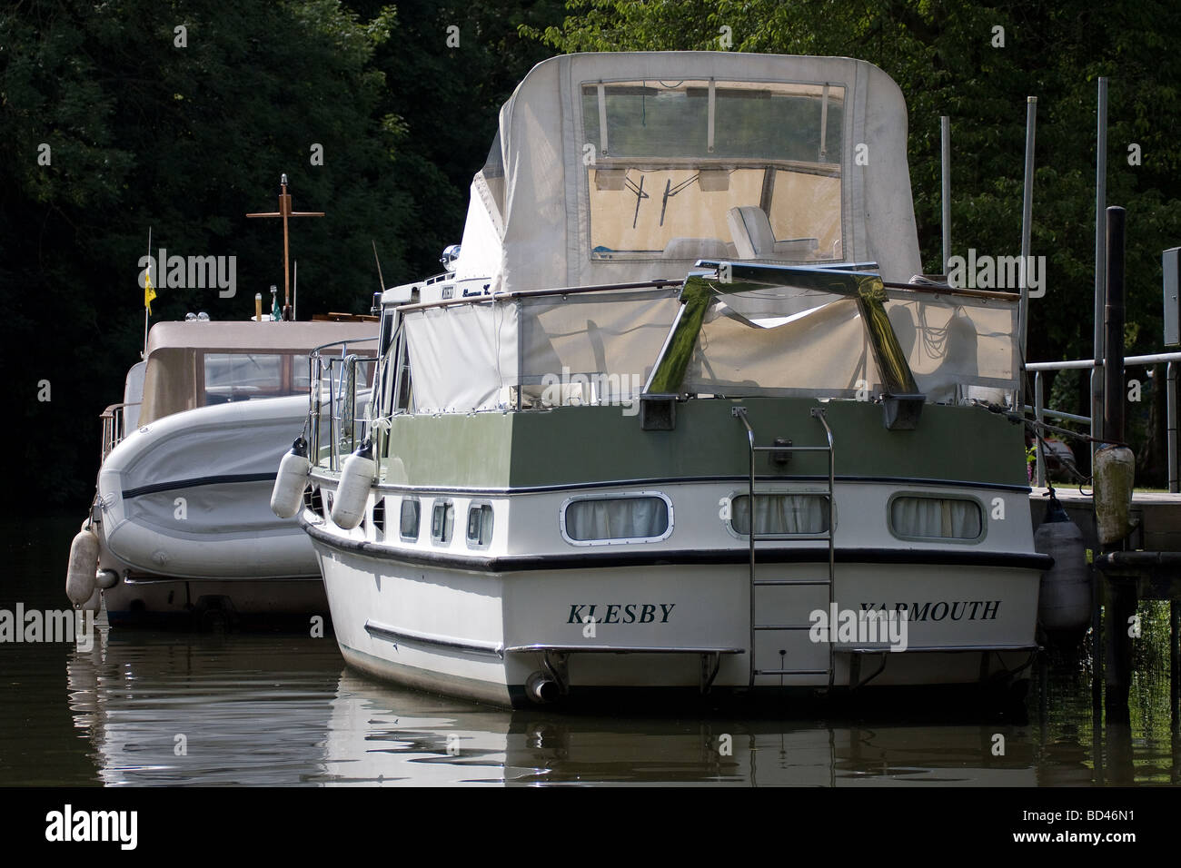 moored leisure pleasure boat craft tranquil maidstone festival medway ...