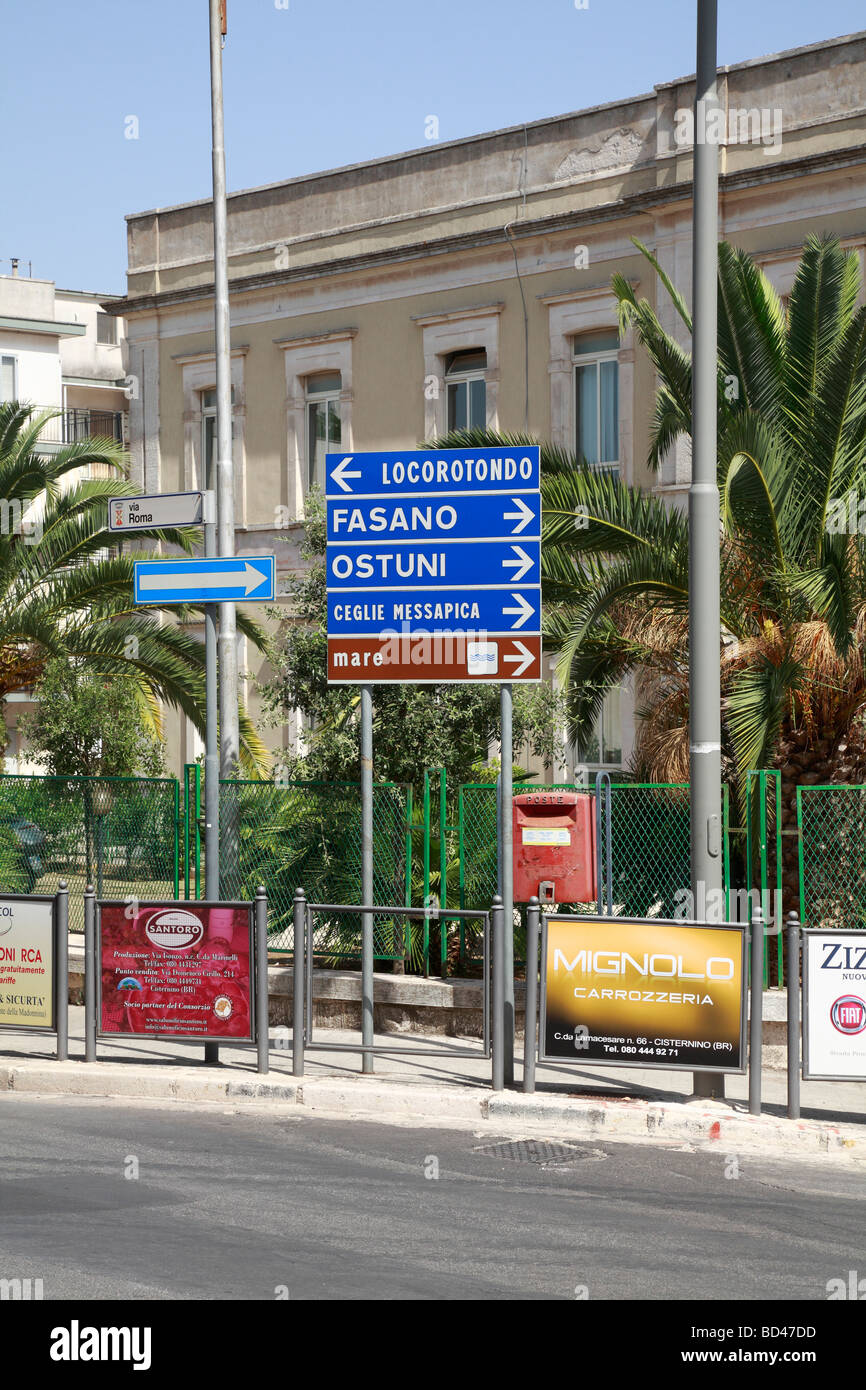 Italy road signs hi-res stock photography and images - Alamy