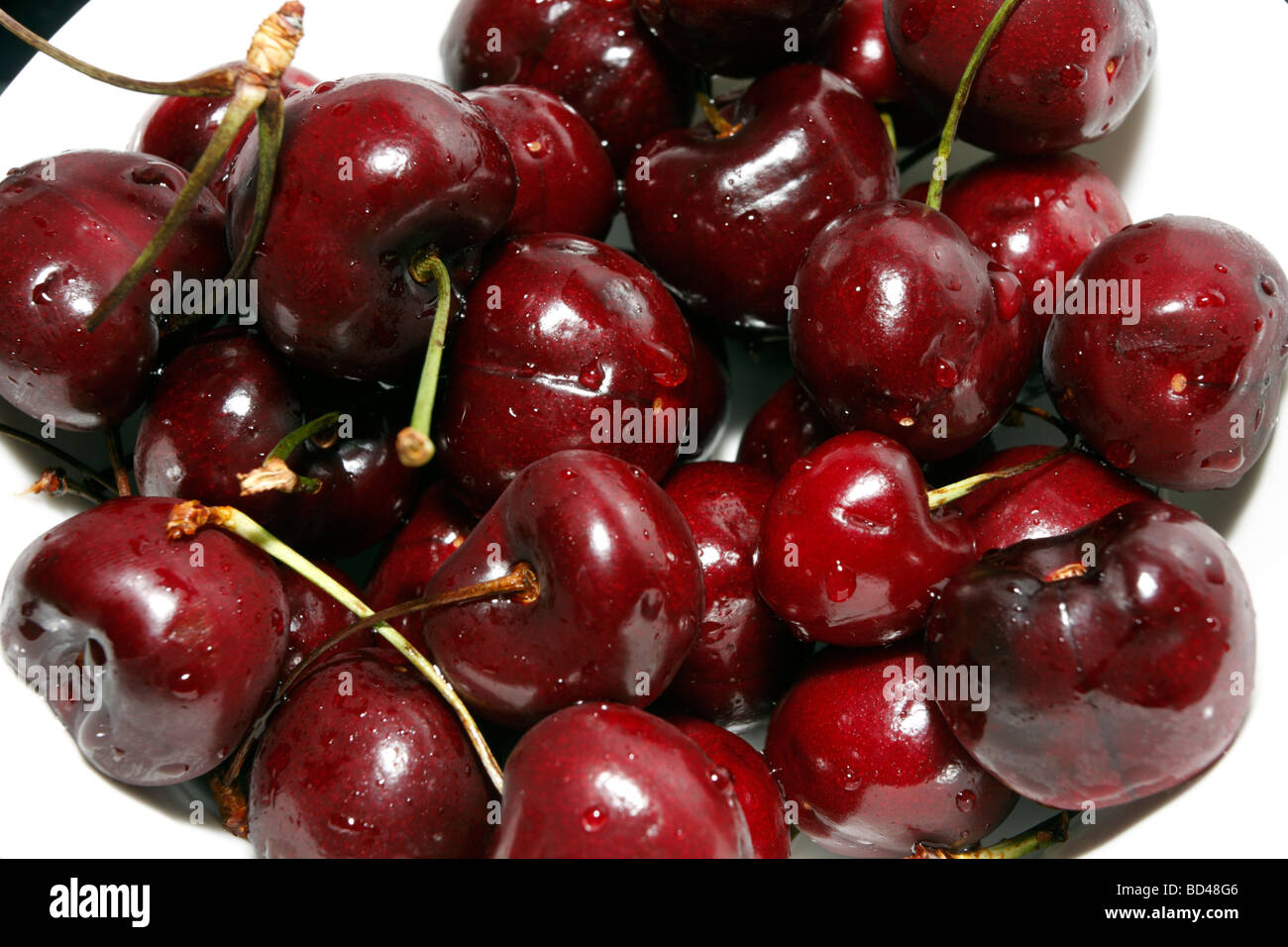 Bowlful of bing cherries with stems Stock Photo - Alamy