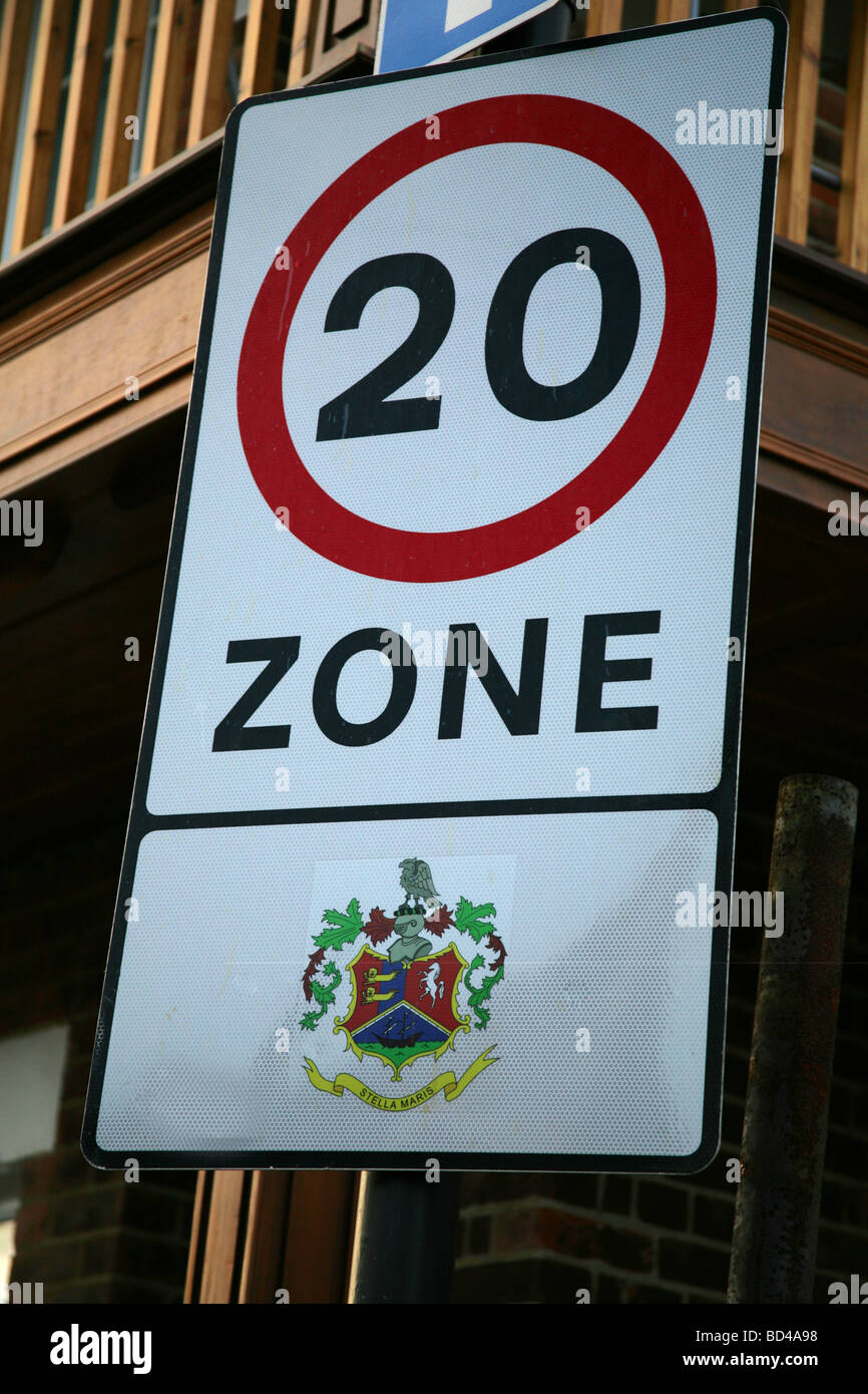 Road sign 20 mph hi-res stock photography and images - Alamy