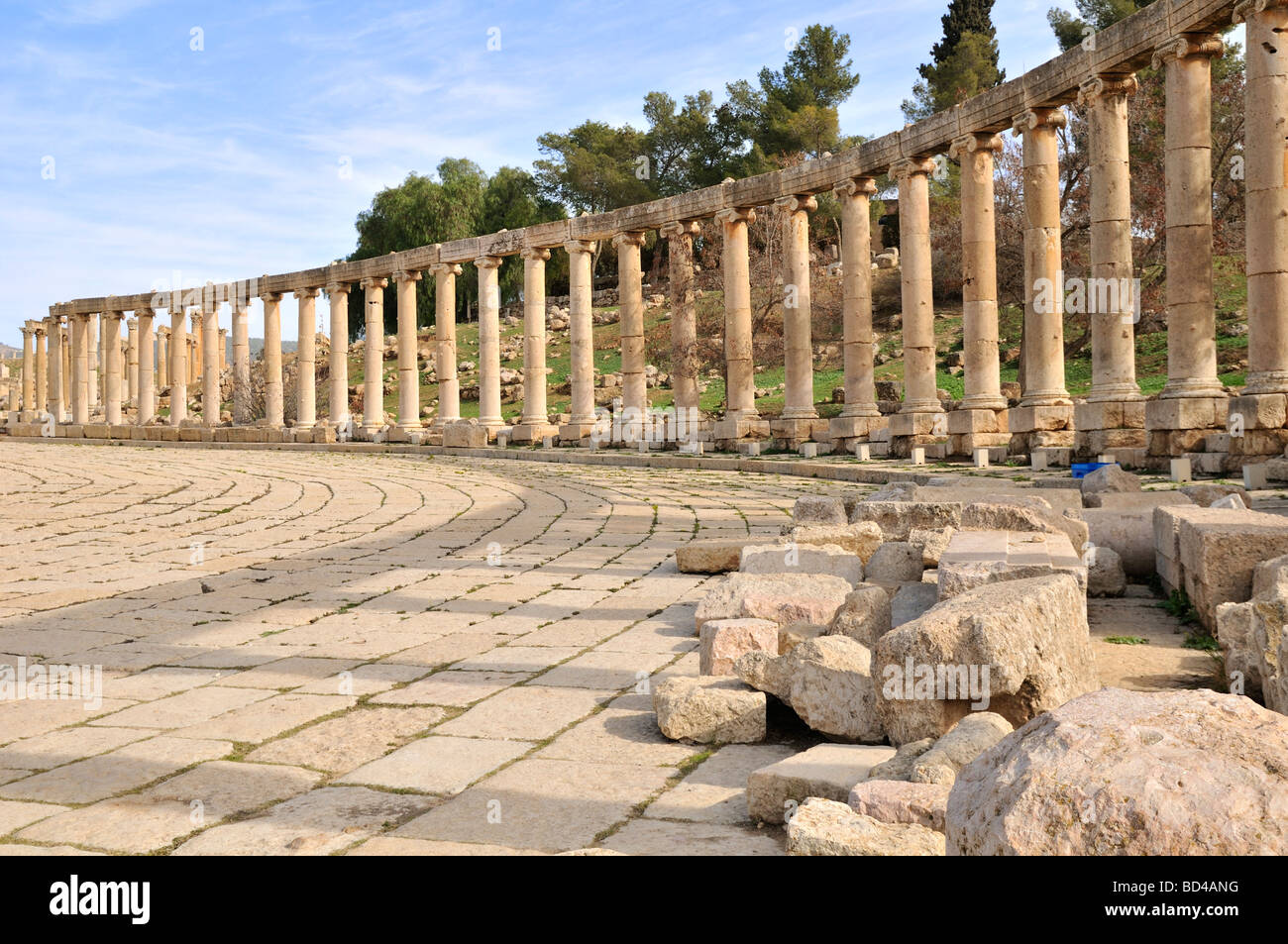 Jerash roman pillars hi-res stock photography and images - Alamy