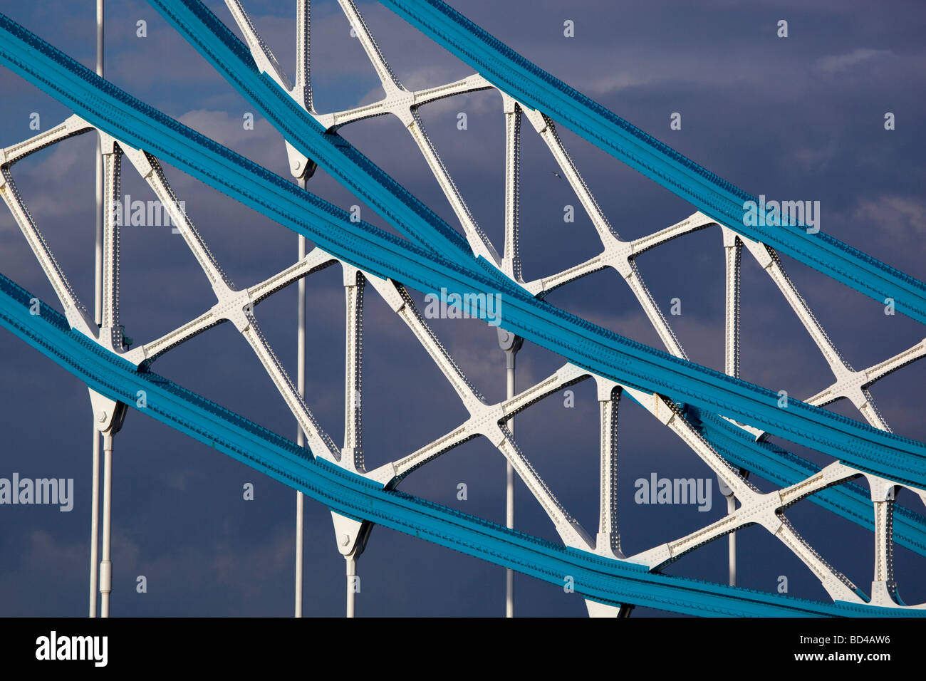 Bridge support london hi-res stock photography and images - Alamy