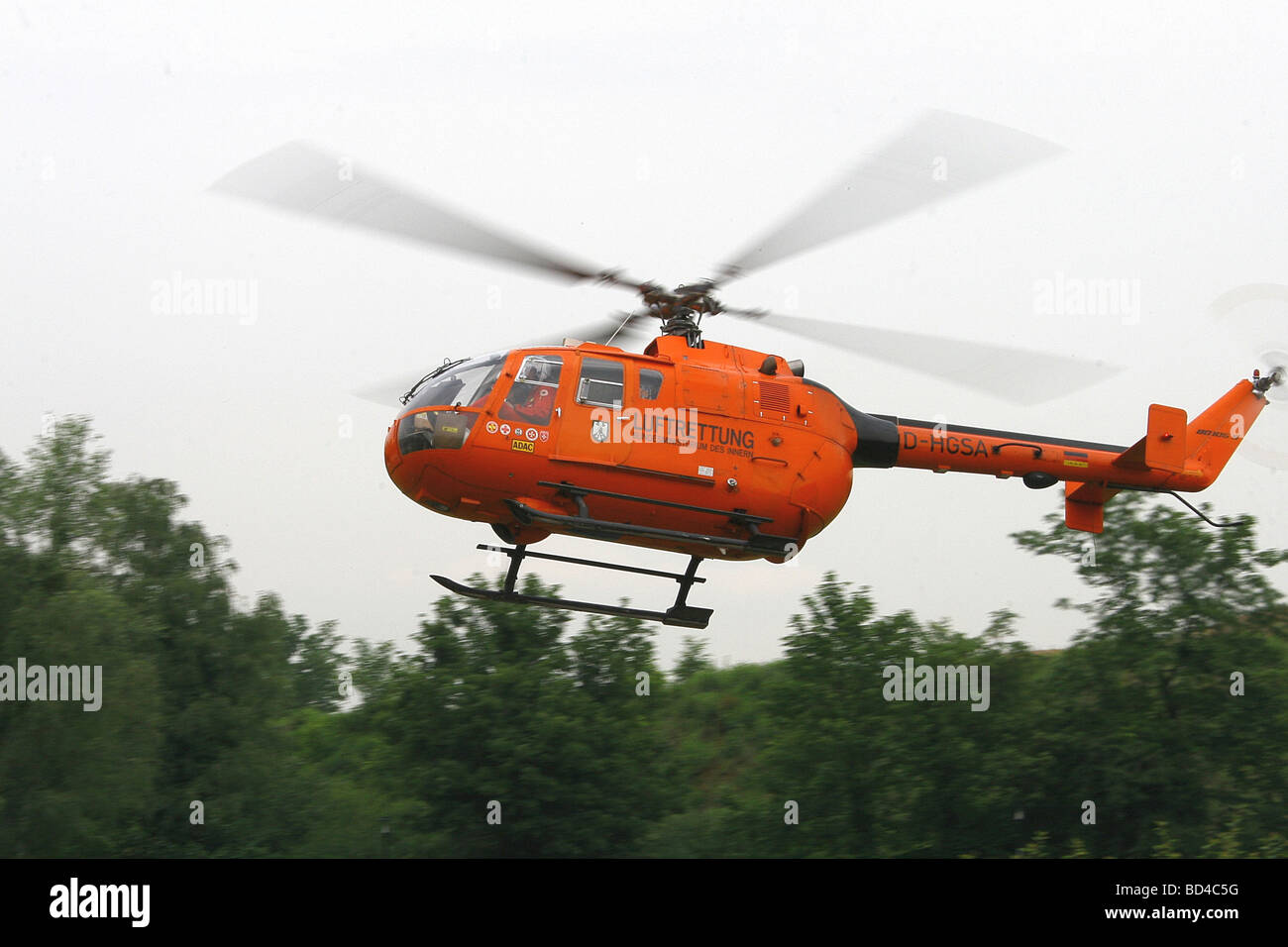 Emergency vehicles rescue helicopters hi-res stock photography and ...