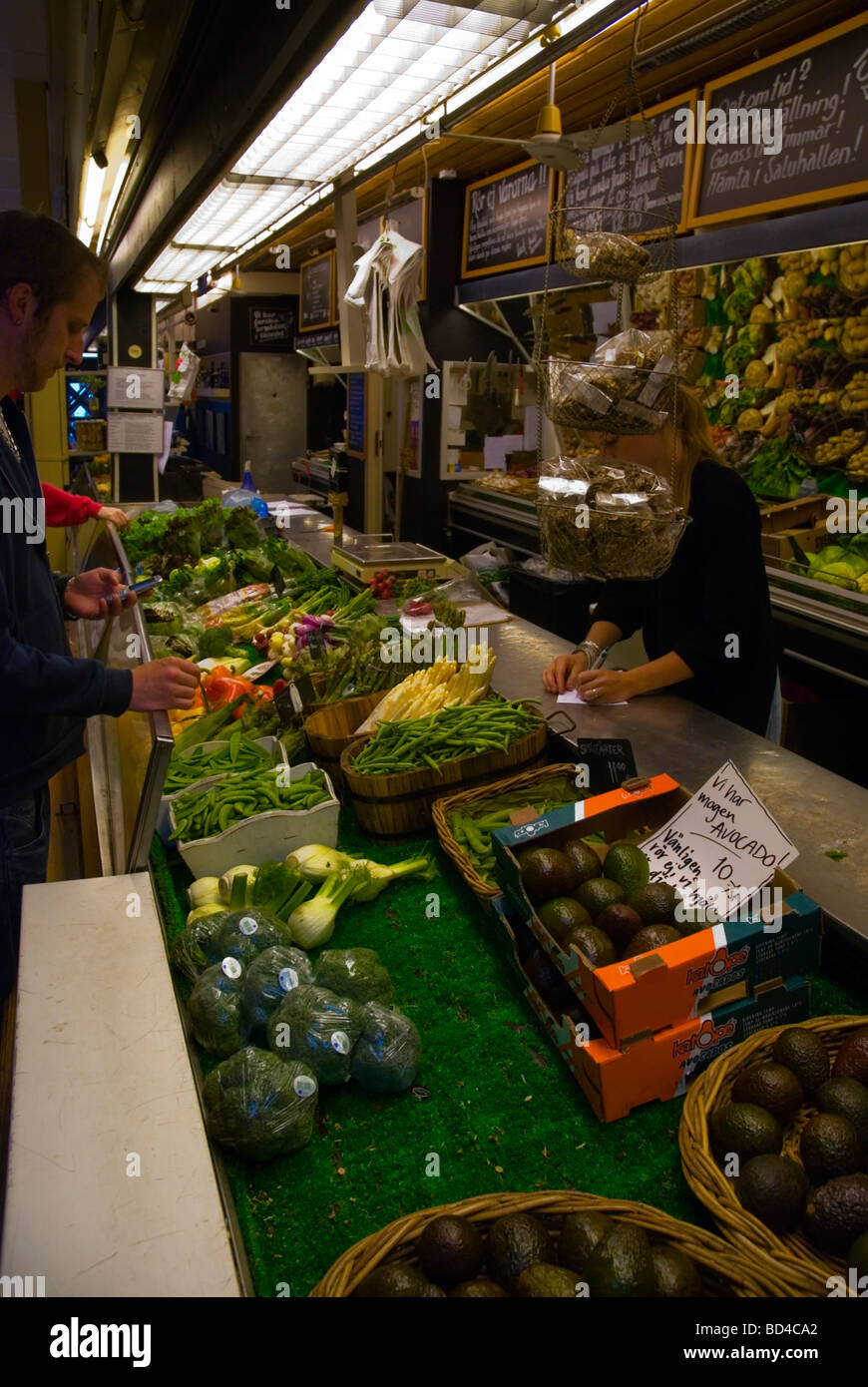 Greengrocer fruit shop in indoor hi-res stock photography and images ...