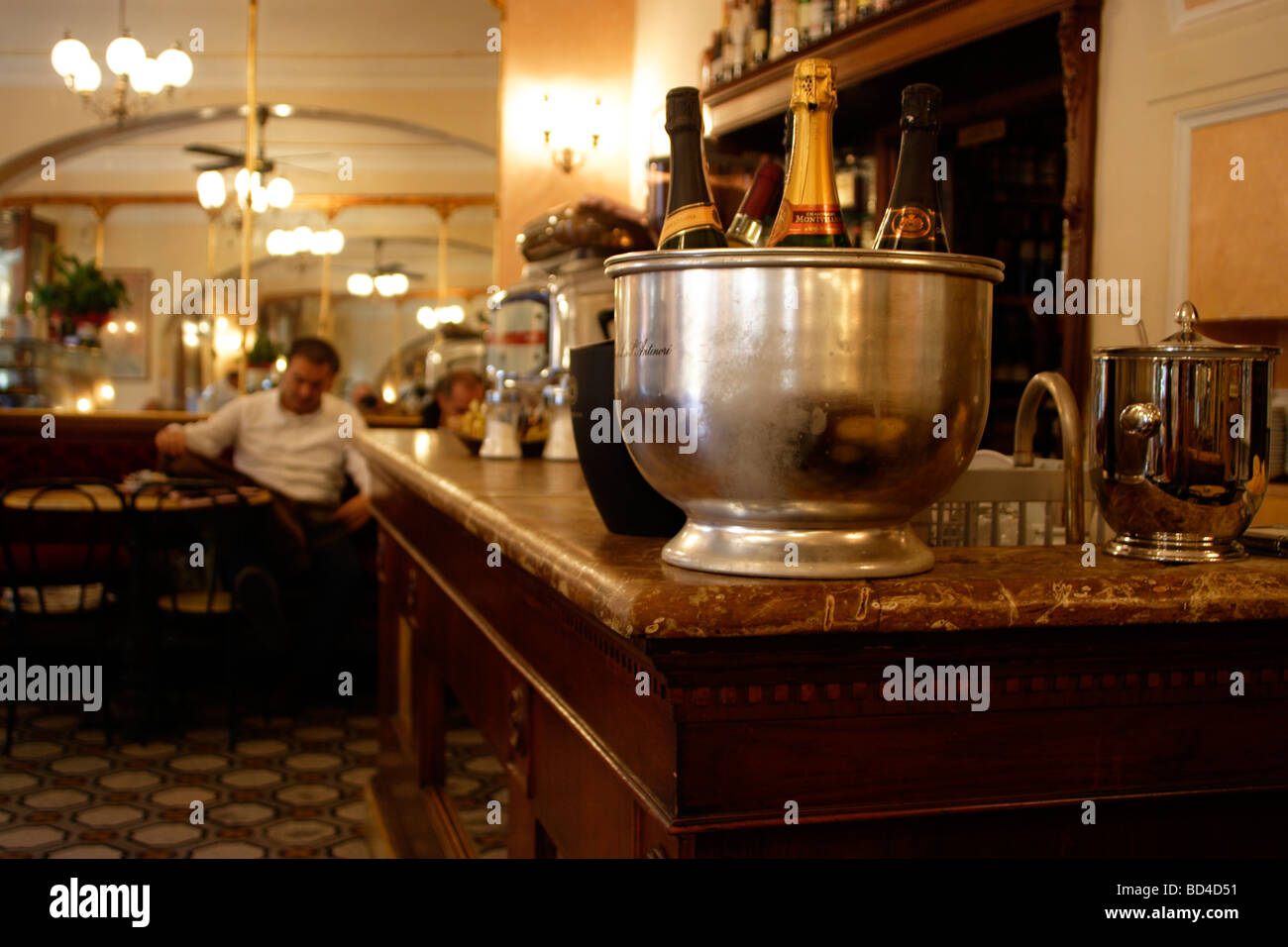 Italian coffee bar italy counter shop hi-res stock photography and ...