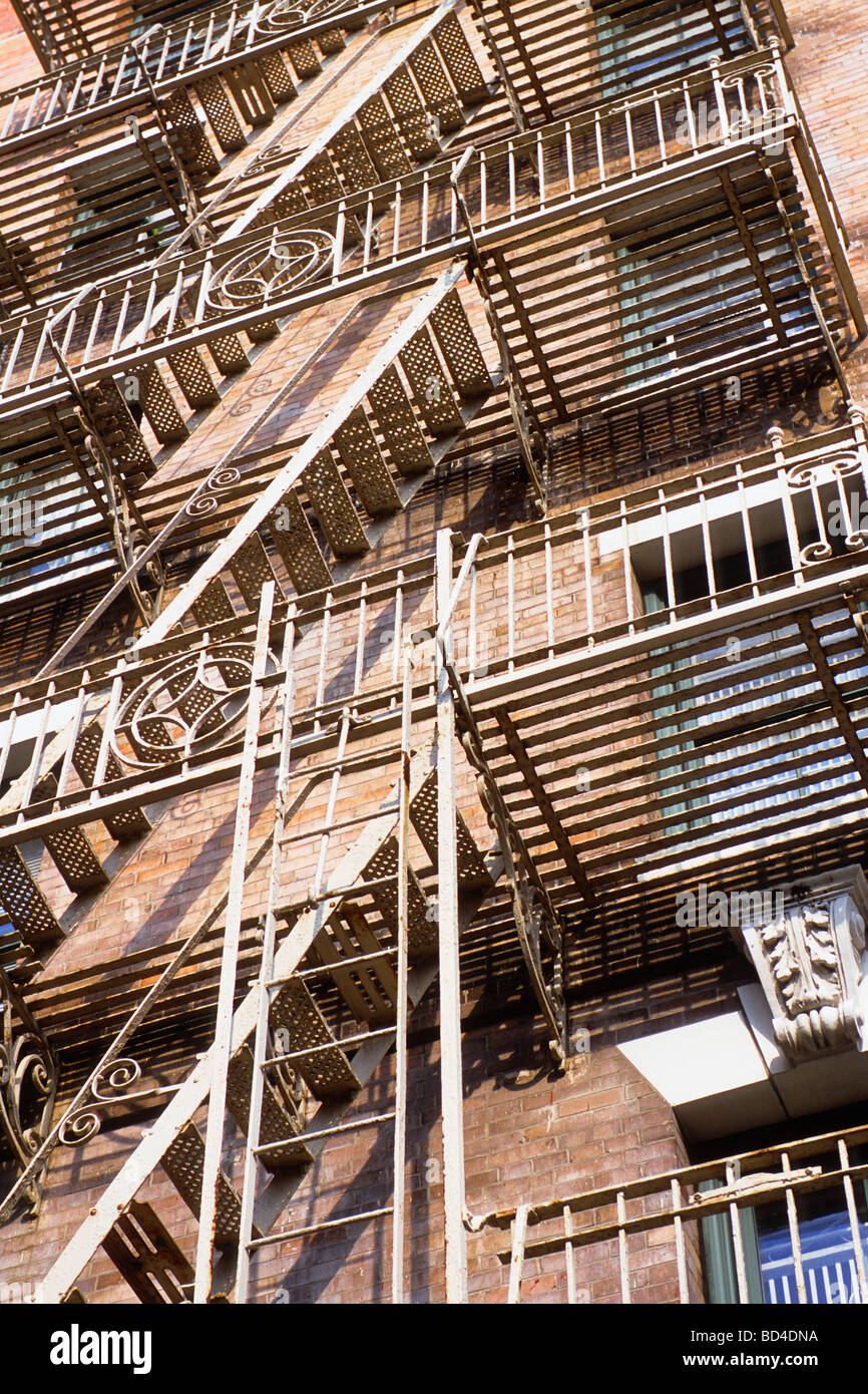 Old tenement building nyc hi-res stock photography and images - Alamy