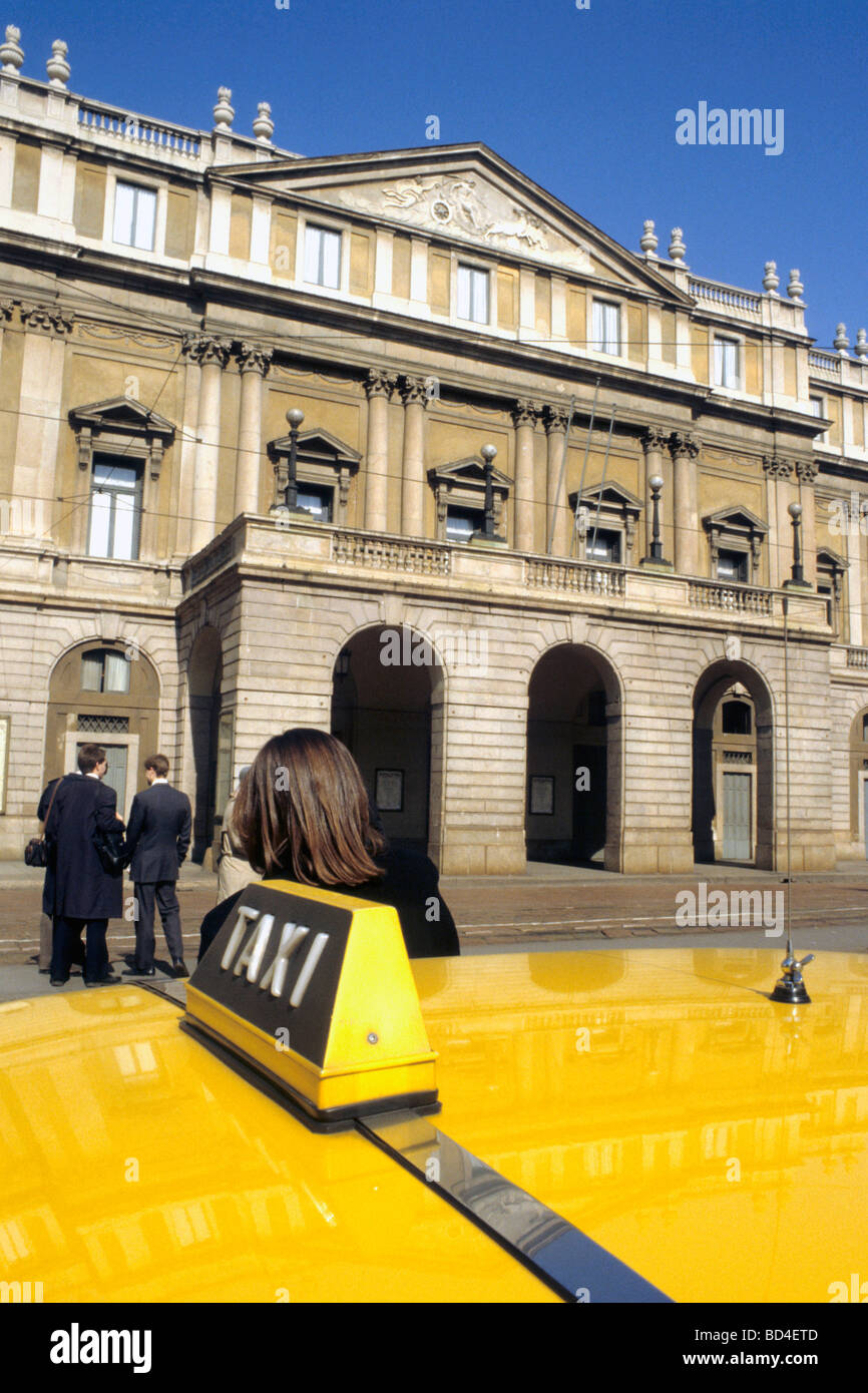 milan scala square 1988 Stock Photo - Alamy