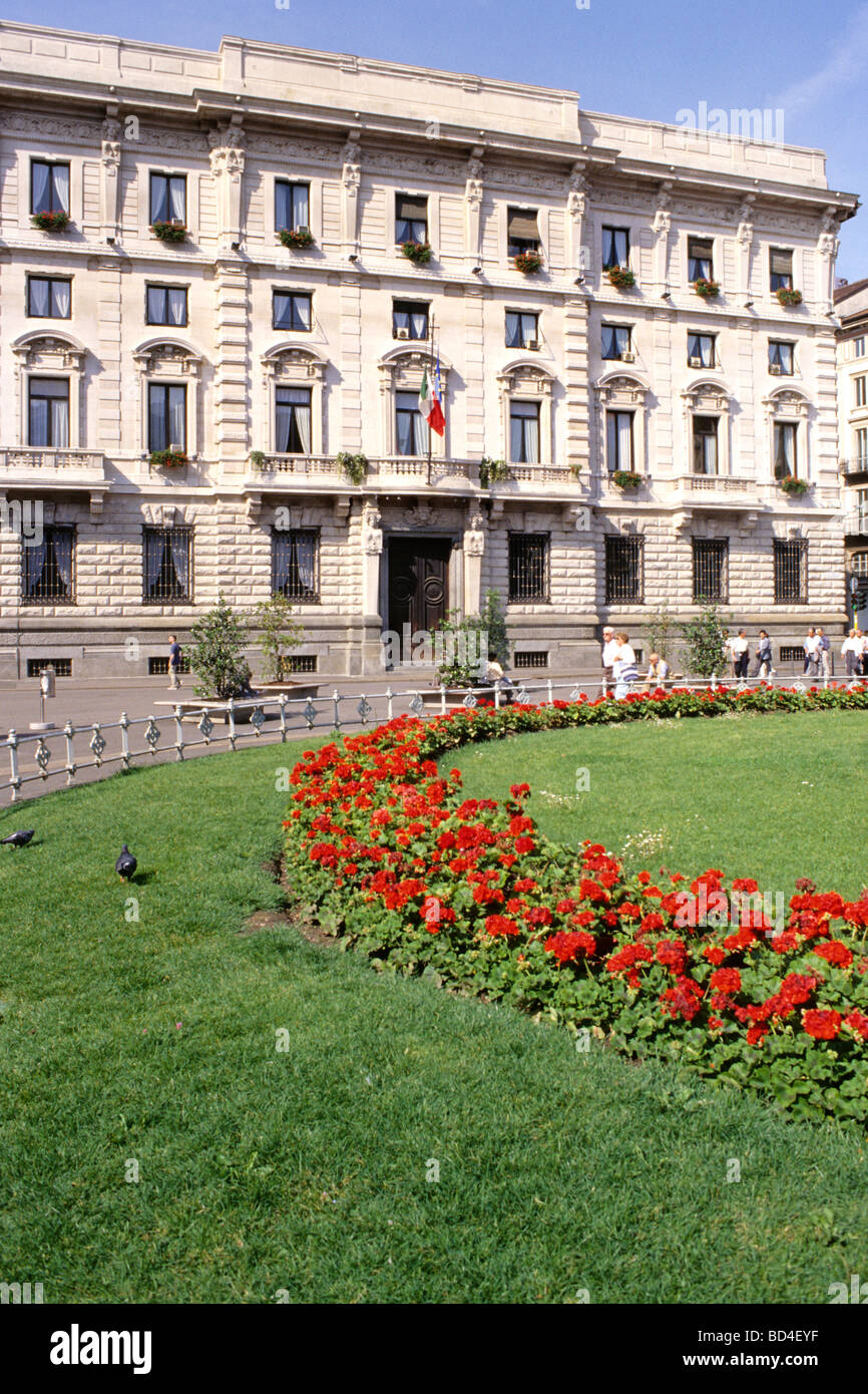 milan scala square 1988 Stock Photo - Alamy