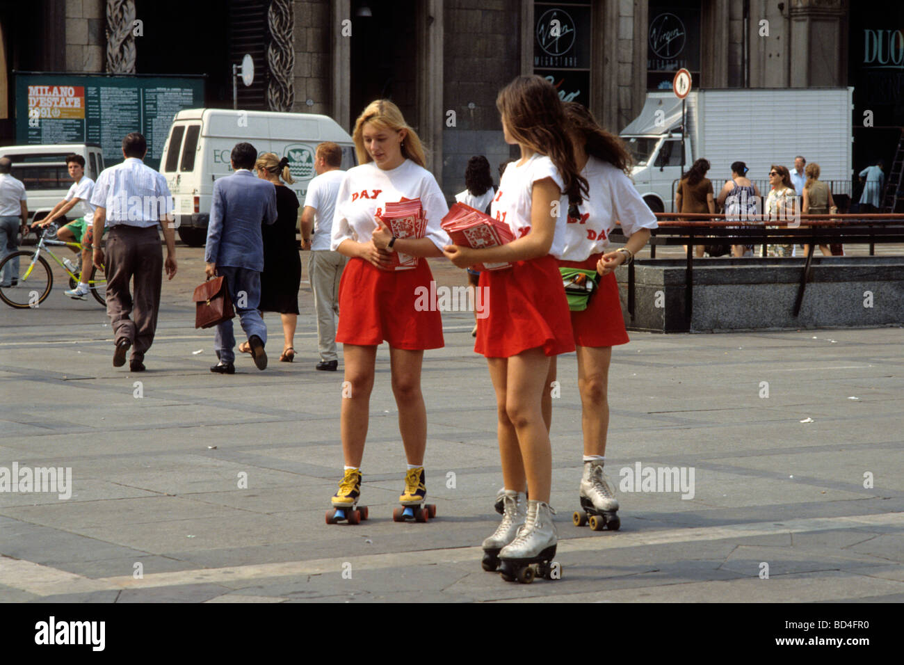 milan duomo square daily life Stock Photo - Alamy