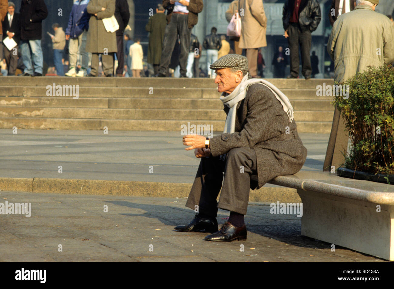 milan duomo square daily life Stock Photo - Alamy