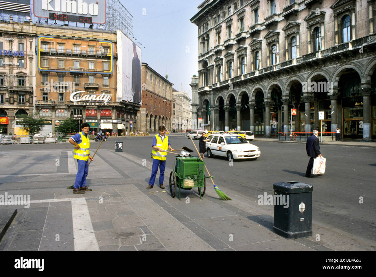 milan duomo square daily life Stock Photo - Alamy