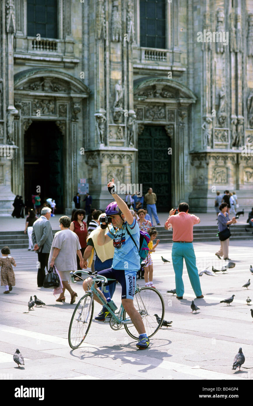 milan duomo square daily life Stock Photo - Alamy