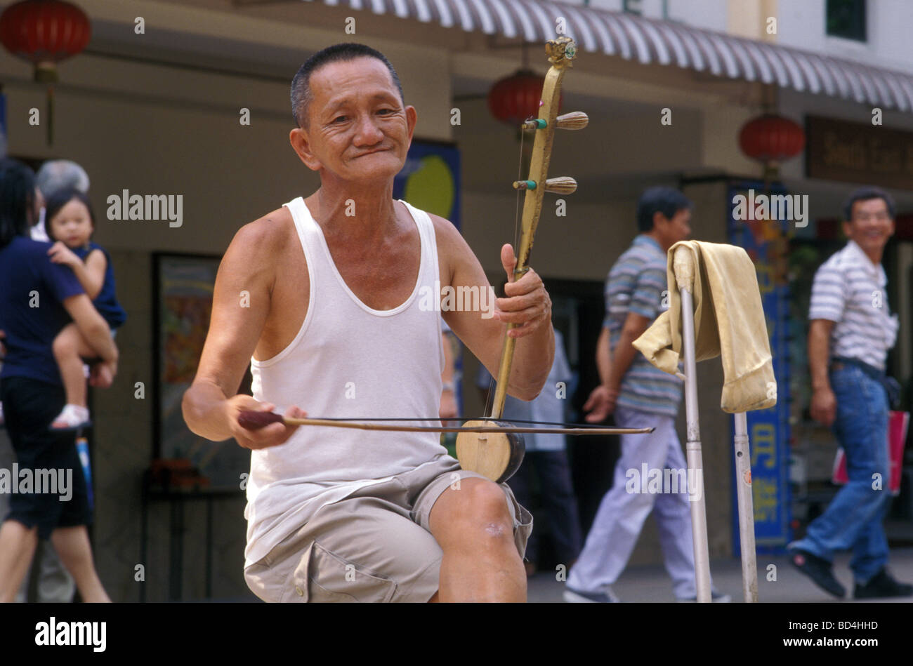 busker in singapore Stock Photo - Alamy