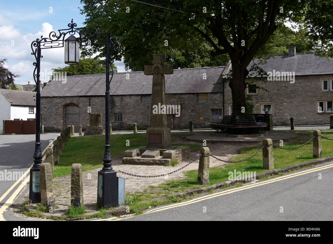 The centre of Castleton, Derbyshire, England showing war memorial ...