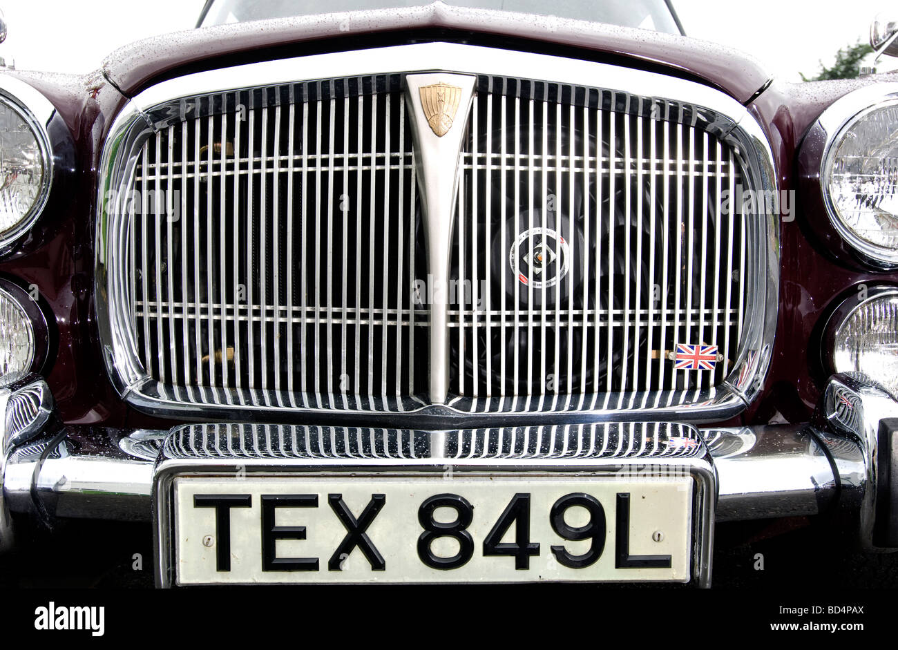 Rover P5B front radiator grill Stock Photo - Alamy