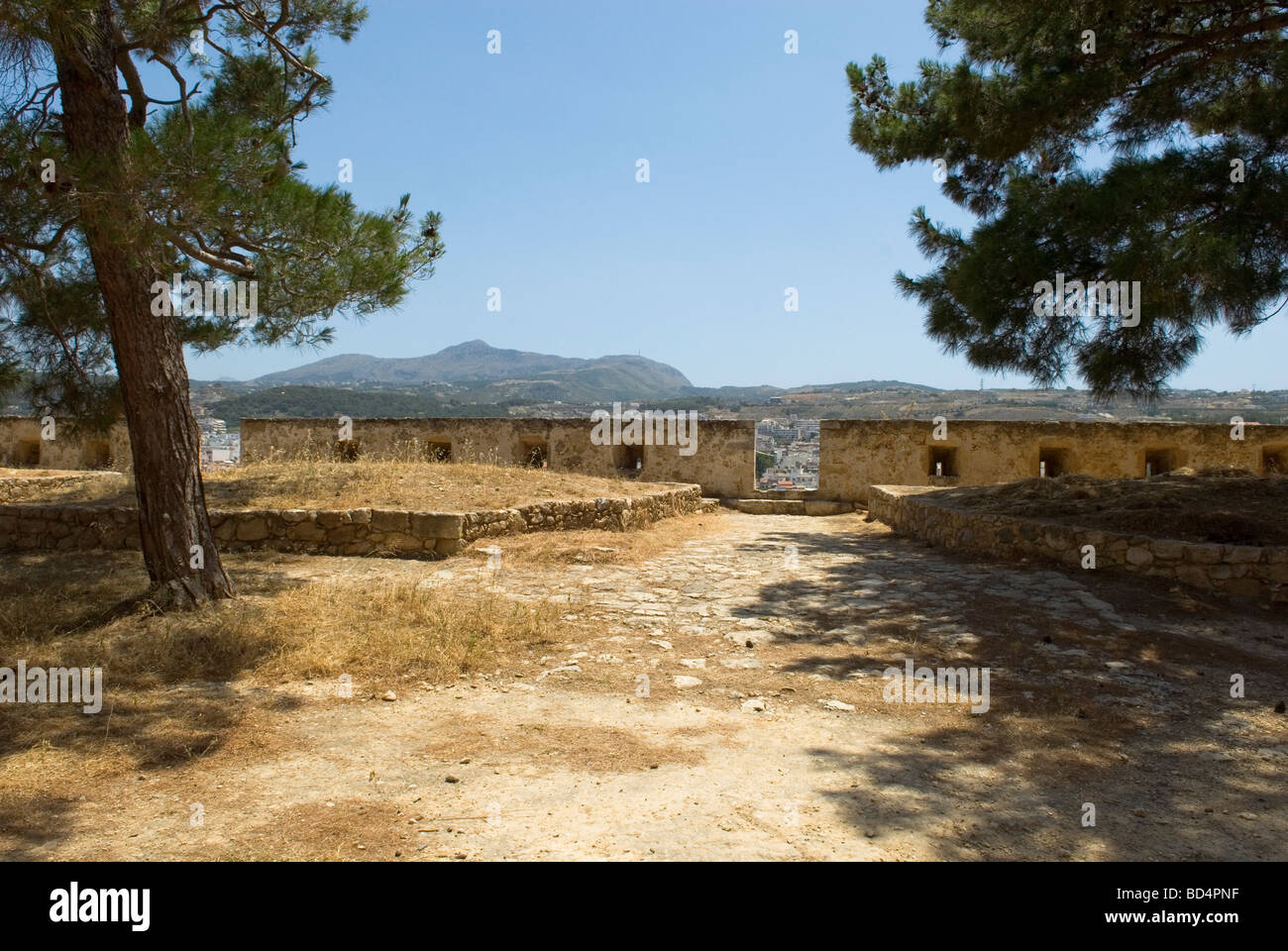 Walls of The Fortezza at Rethymnon overlooking Rethymnon town Stock ...