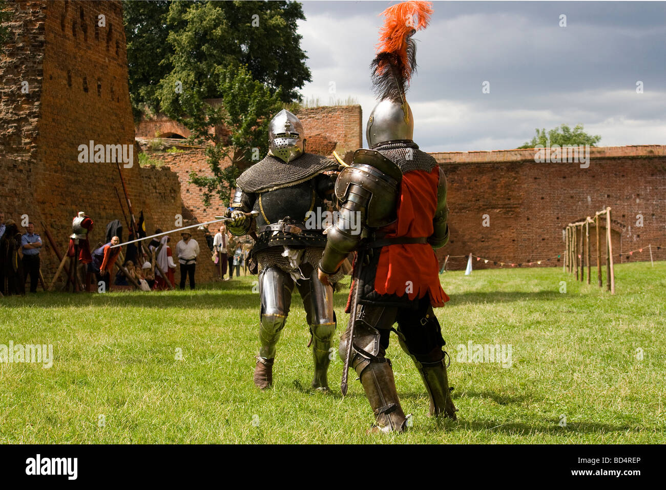 Medieval knights fighting hi-res stock photography and images - Alamy