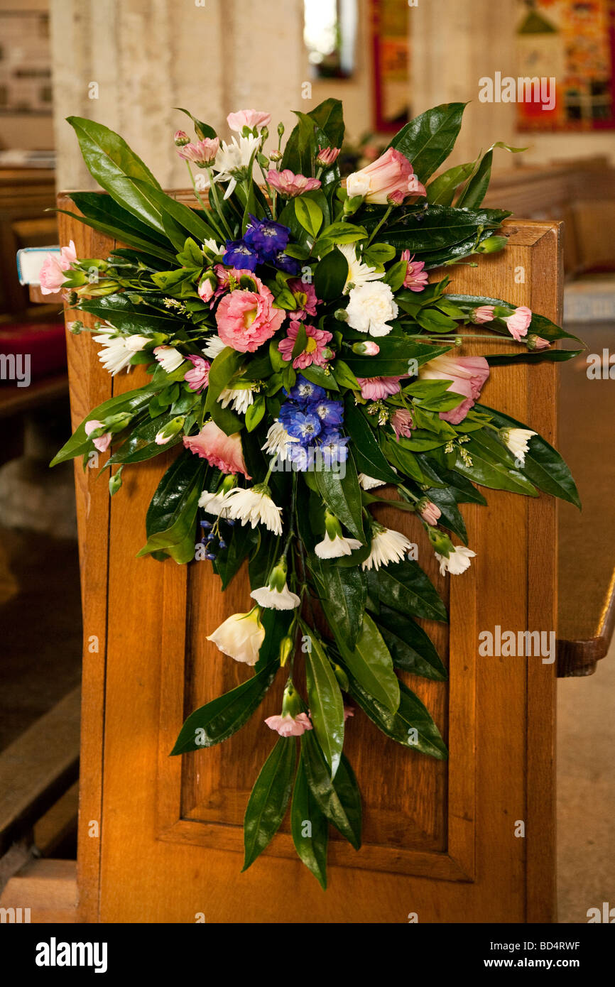 Church flowers hi-res stock photography and images - Alamy