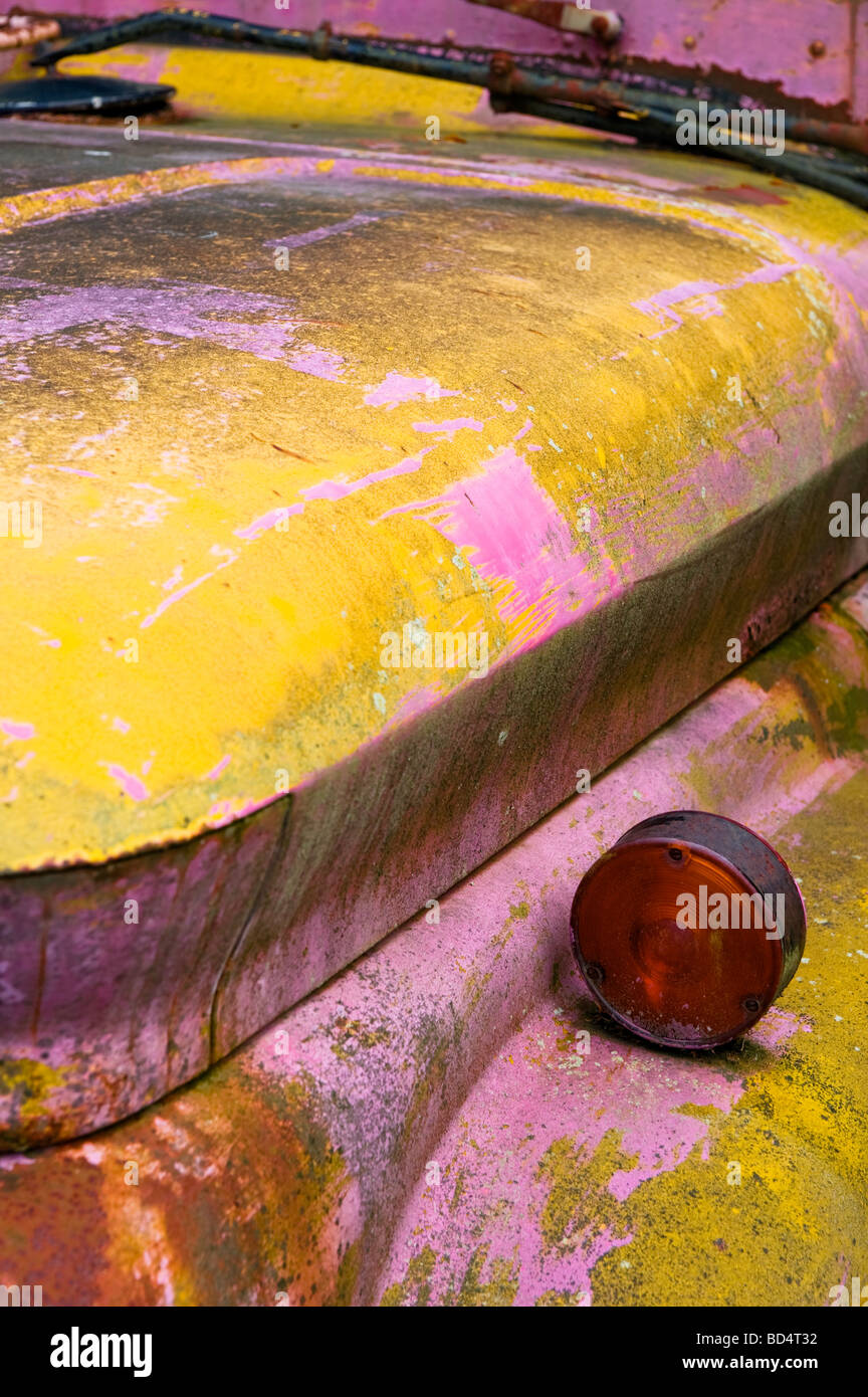 Two yellow school buses hi-res stock photography and images - Alamy