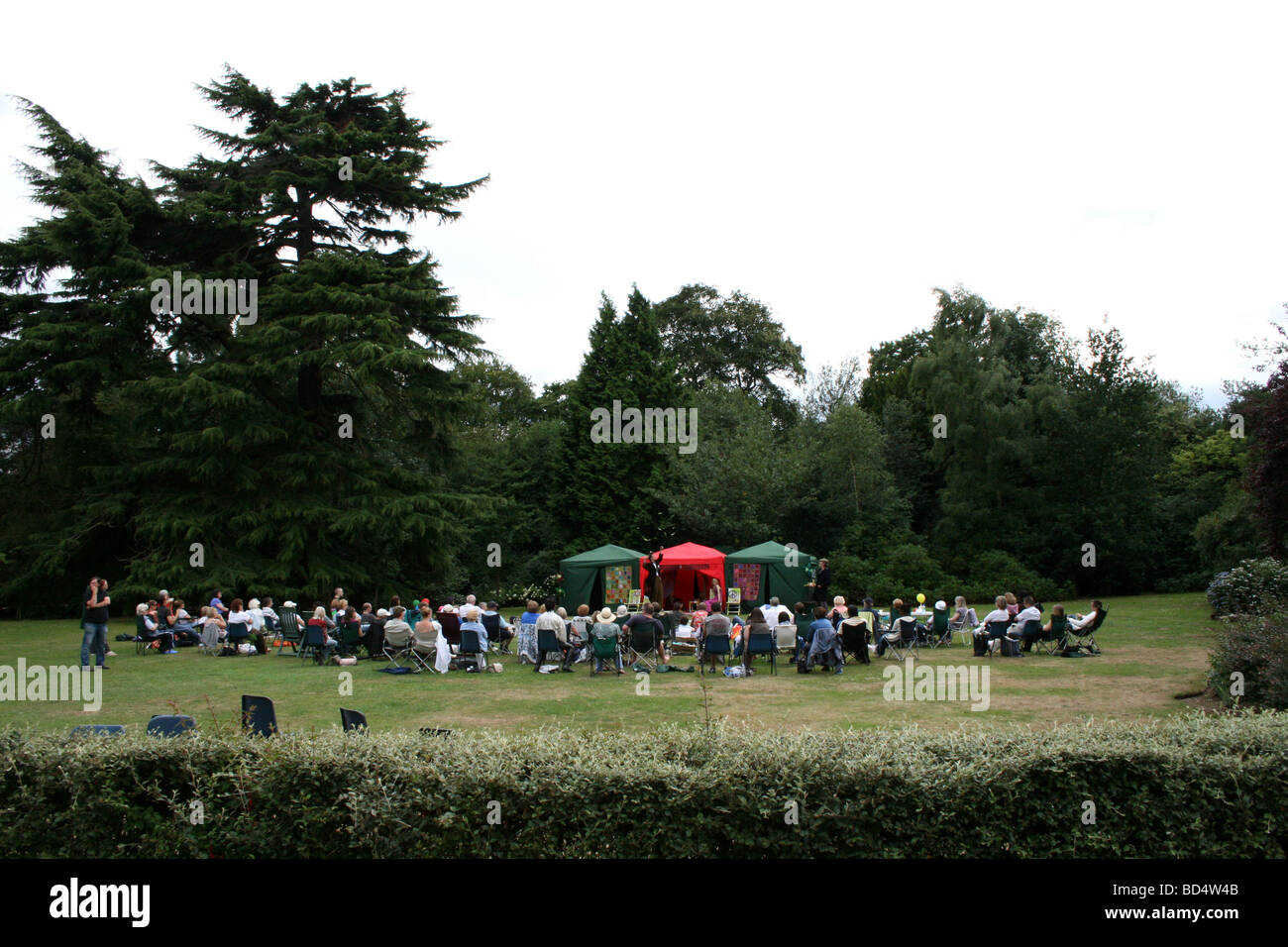 Watching an outdoor performance hi-res stock photography and images - Alamy