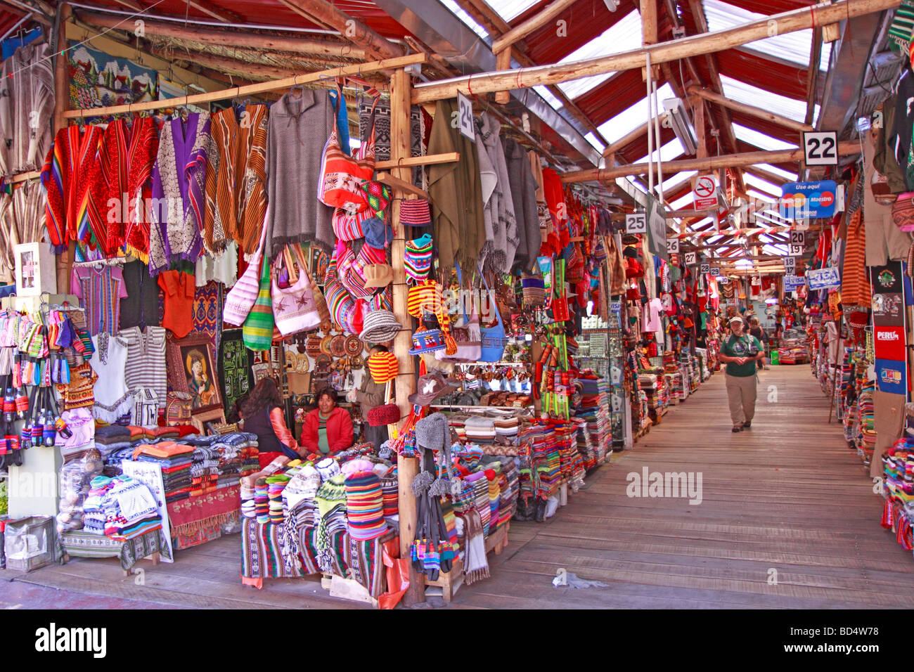 Colourful souvenir shop hi-res stock photography and images - Alamy