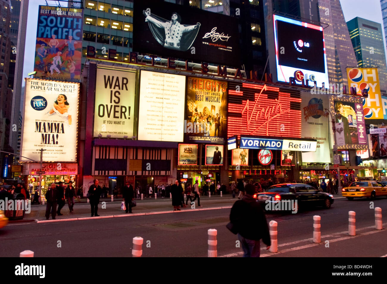 Night lights of Times Square, New York, Manhattan, USA Stock Photo - Alamy