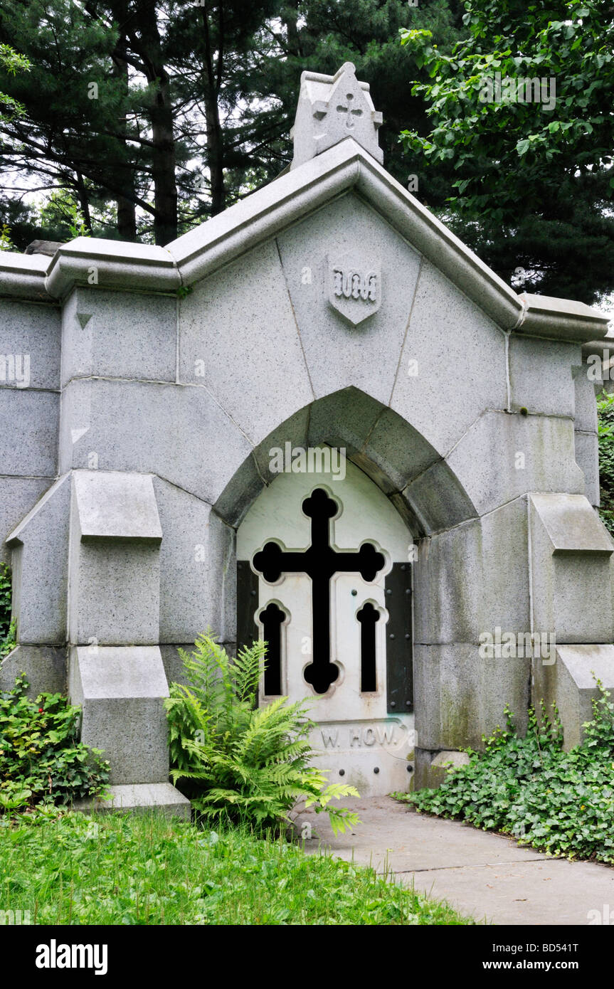 Old granite stone mausoleum with cross on door Stock Photo - Alamy