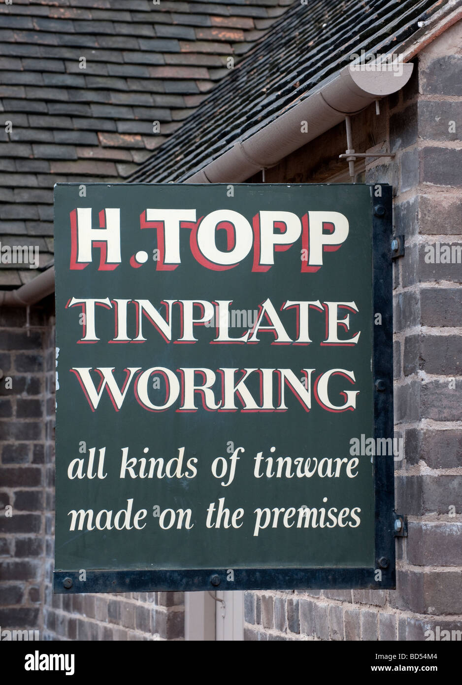 Victorian shop signs hi-res stock photography and images - Alamy
