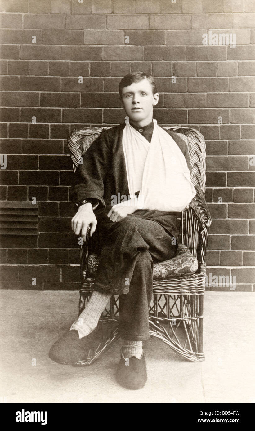 Soldier with bandage hi-res stock photography and images - Alamy