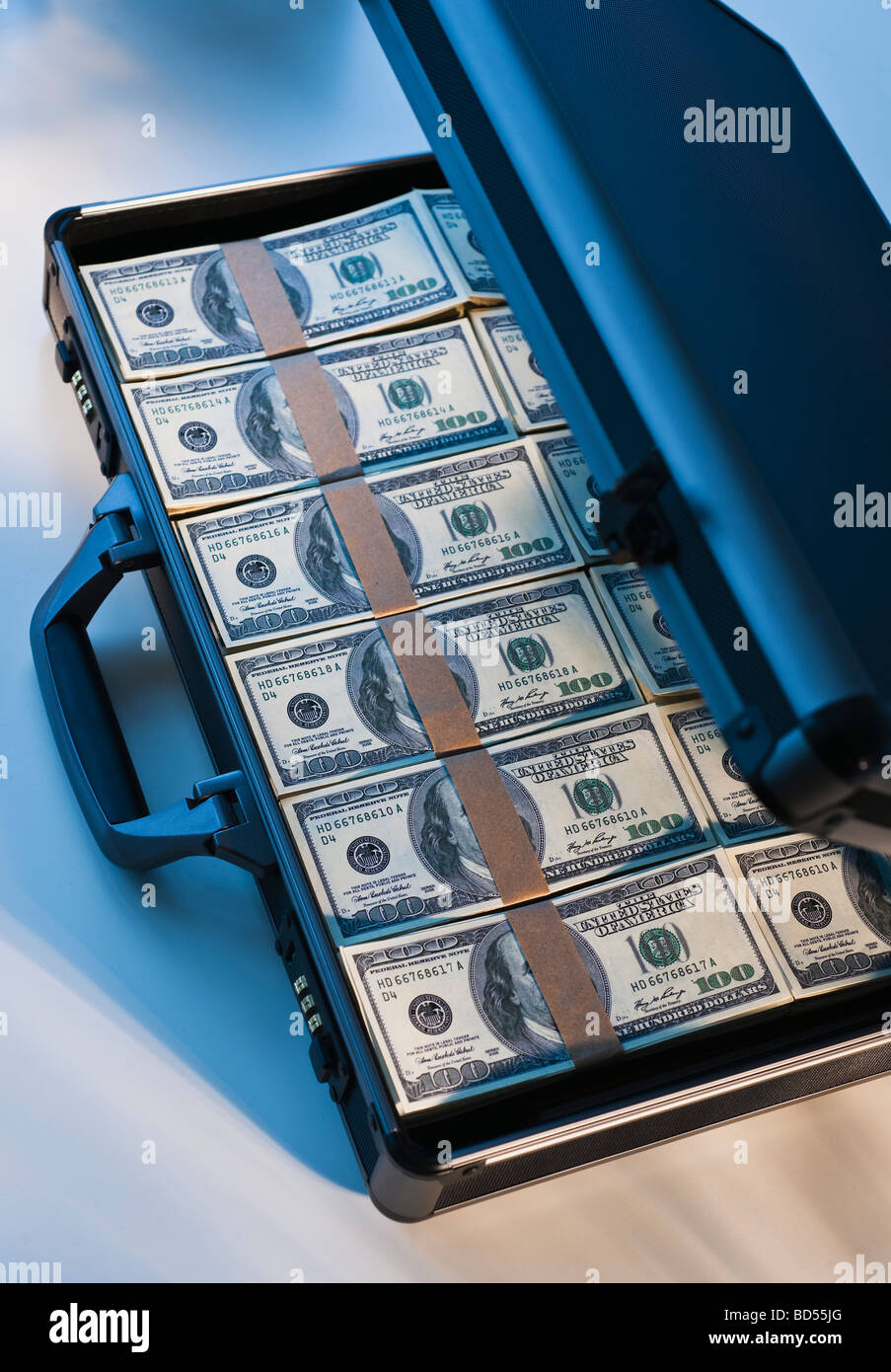 Briefcase money hi-res stock photography and images - Alamy
