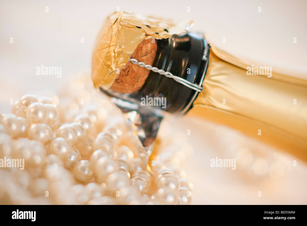 Pearl champagne hi-res stock photography and images - Alamy