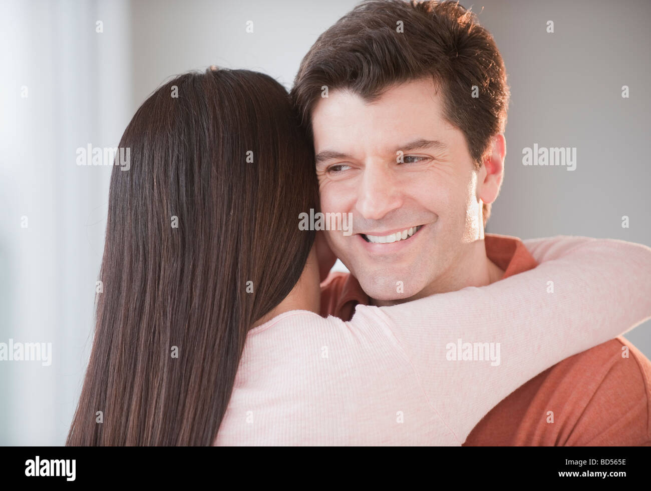 A couple hugging Stock Photo - Alamy