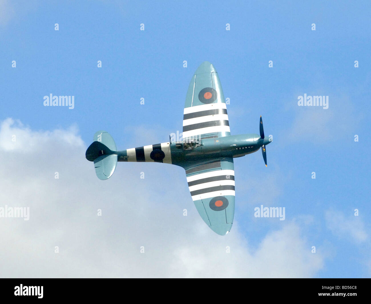 Fly with a spitfire hi-res stock photography and images - Alamy