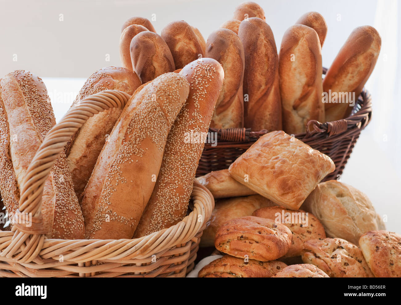 Baskets of breads hi-res stock photography and images - Alamy